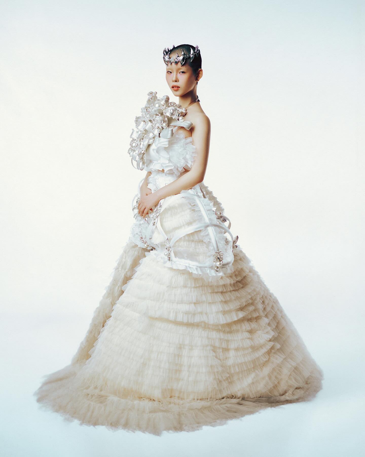 你也準備好迎接「Y3K穿搭」了嗎？跟上aespa、XG、Lisa的腳步