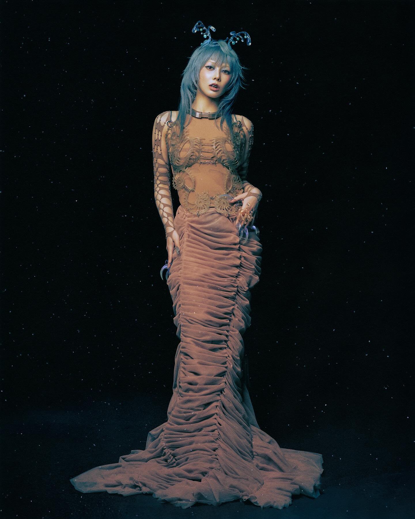 你也準備好迎接「Y3K穿搭」了嗎？跟上aespa、XG、Lisa的腳步