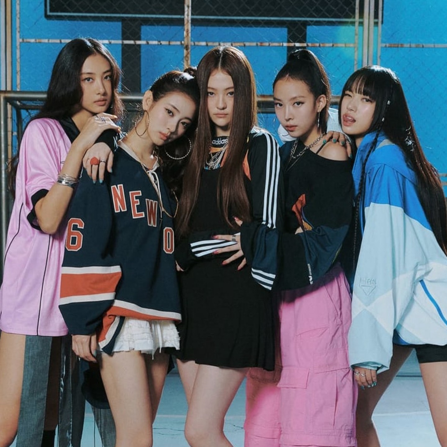 MEOVV 《MEOW》MV造型一次看：全員穿上CHANEL，還有GD同款外套