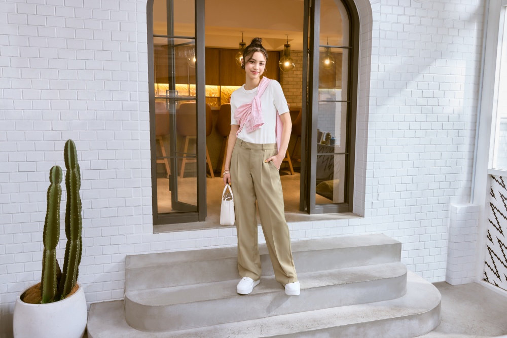 GU全新「低腰褲」系列登場，Y2K復古風、獨特剪裁修飾腿型超有感