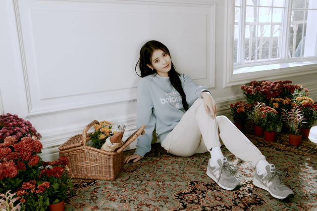 New Balance 574 質感新色登場，穿上新鞋和IU一起迎接2023！