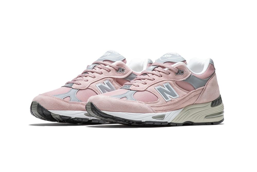 英國製的NB991就是經典！NB春夏全新「Pink/Grey」最新配色登場，低調時髦的配色真的超想擁有啊！