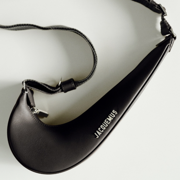 JACQUEMUS + NIKE 聯乘新作«THE SWOOSH BAG»