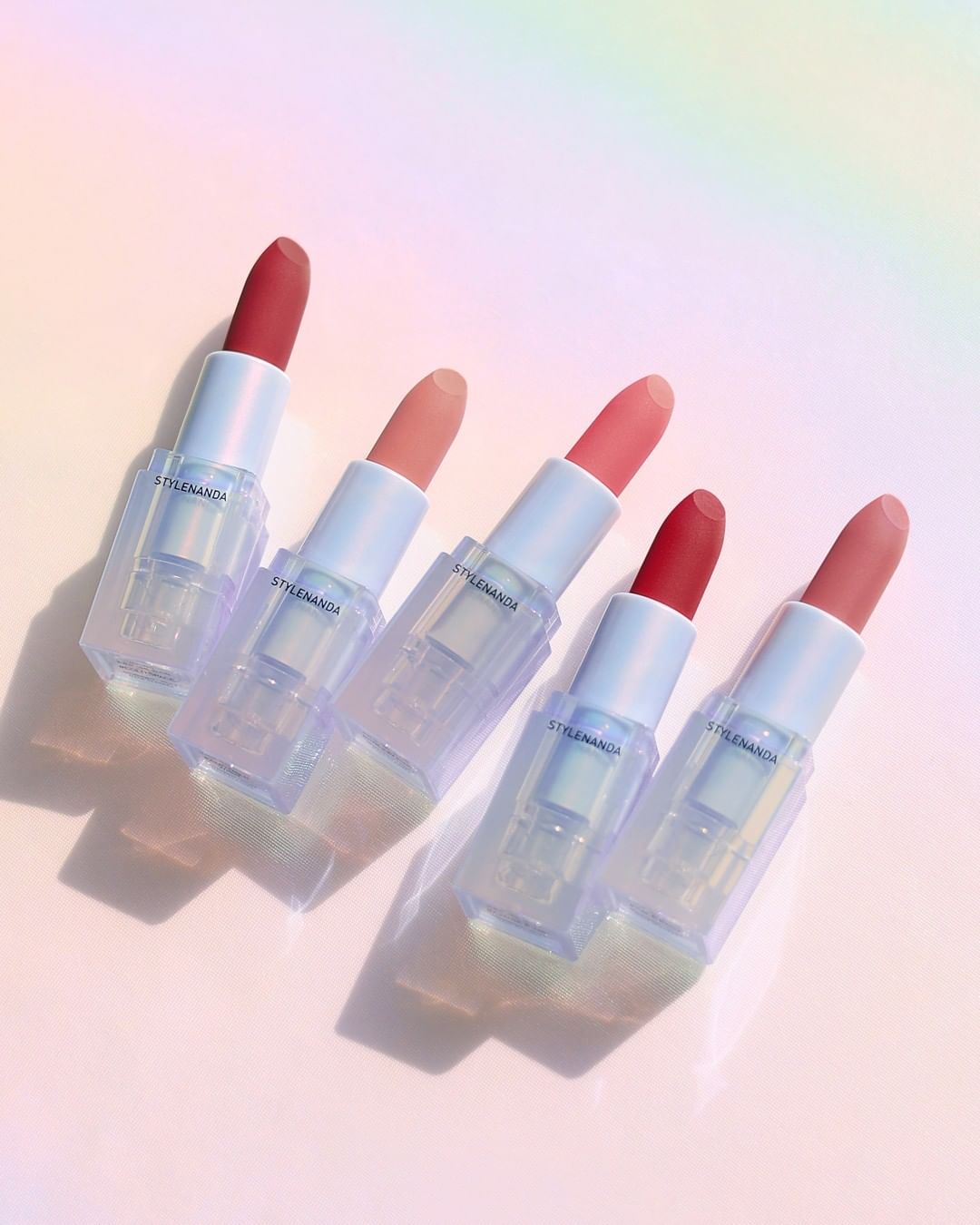 3CE推出新系列「夏日冷色霧面唇膏」，小冰塊包裝實在太欠買！