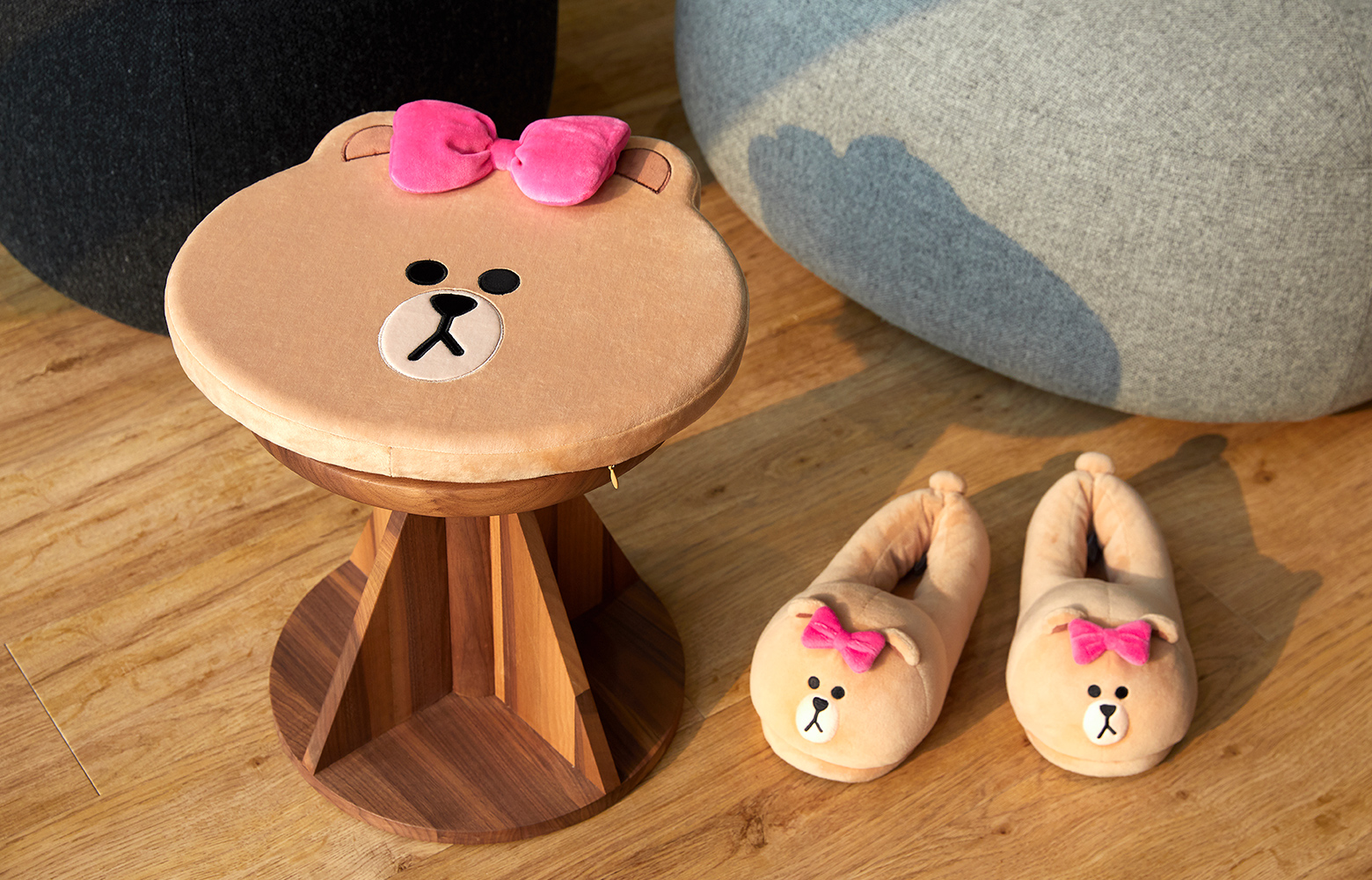 讓居家環境變得可愛一點！LINE FRIEND 新推兩款保暖神物～人家想要那厚厚軟軟的拖鞋啦♡