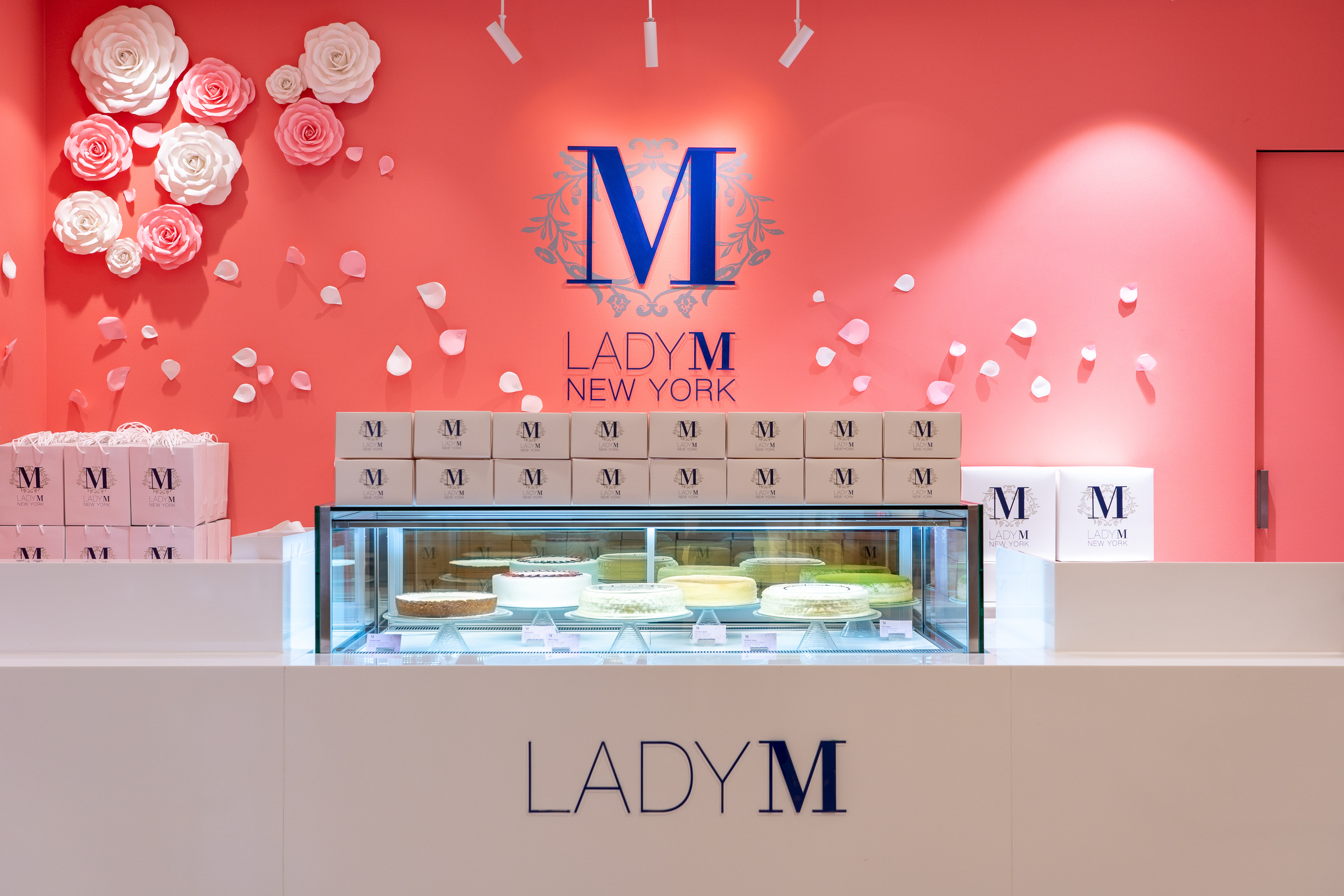 全球寵愛限定！Lady M推出母親節「玫瑰千層蛋糕」、「粉紅期間限定店」預購甜蜜倒數中 ♡