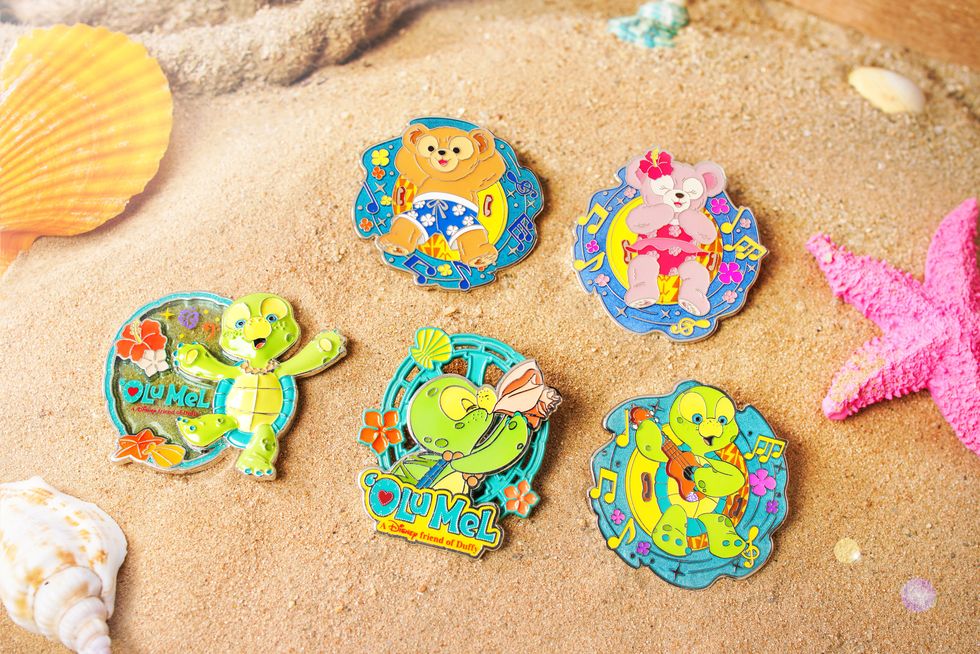 達菲新朋友’Olu Mel萌爆登場！香港迪士尼全新5款「’Olu Mel」周邊必收，圓滾滾大頭髮箍讓你一次擁有Duffy Family～